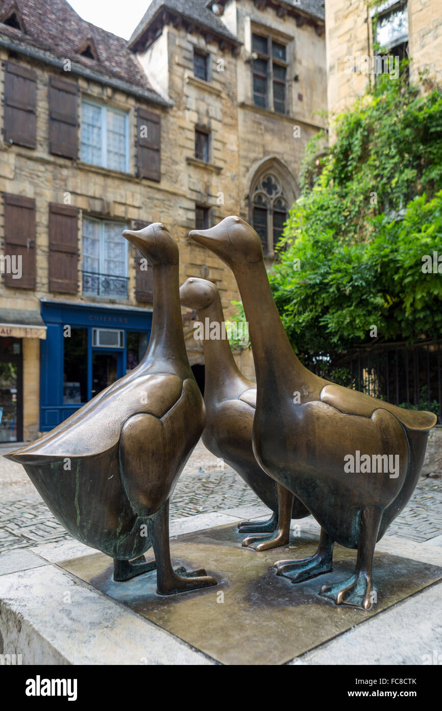 Bronze geese sculpture, Sarlat-la-Caneda, Dordogne, France Stock Photo ...