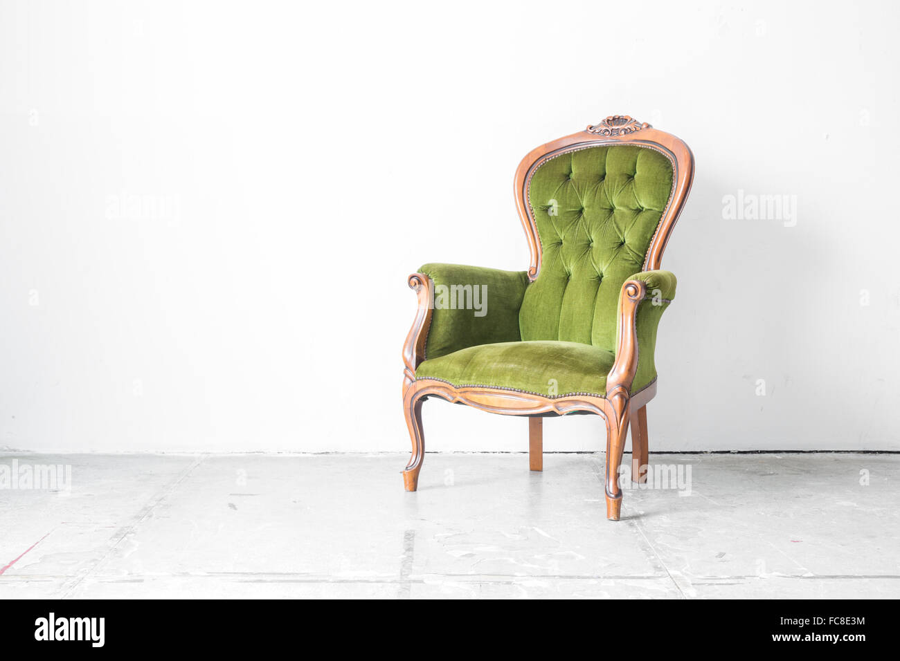 Vintage green couch hi-res stock photography and images - Alamy