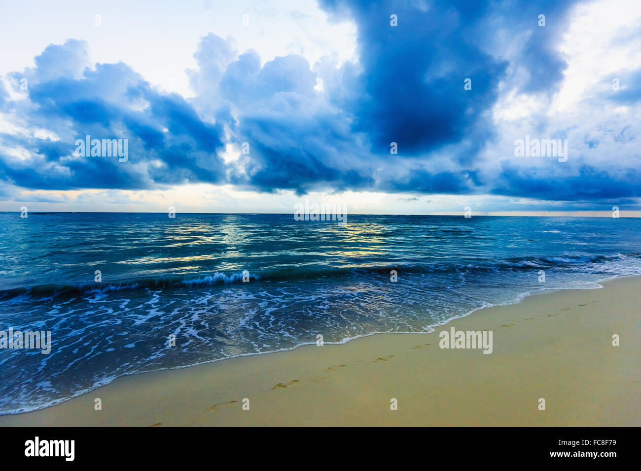 Calm tranquil sea hi-res stock photography and images - Alamy