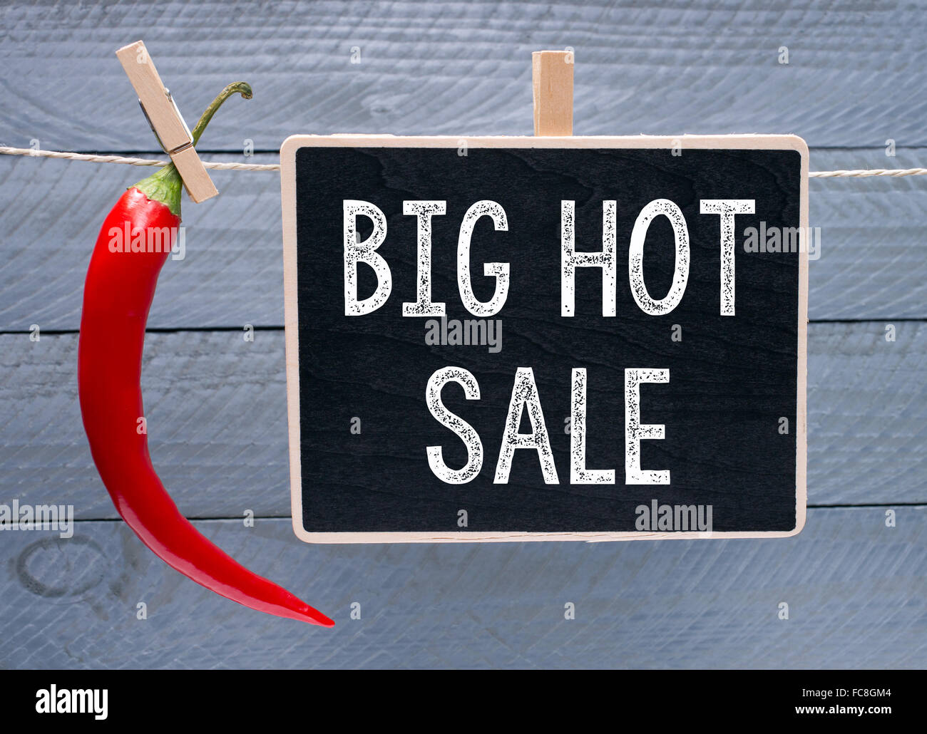 Big red word retail hi-res stock photography and images - Alamy