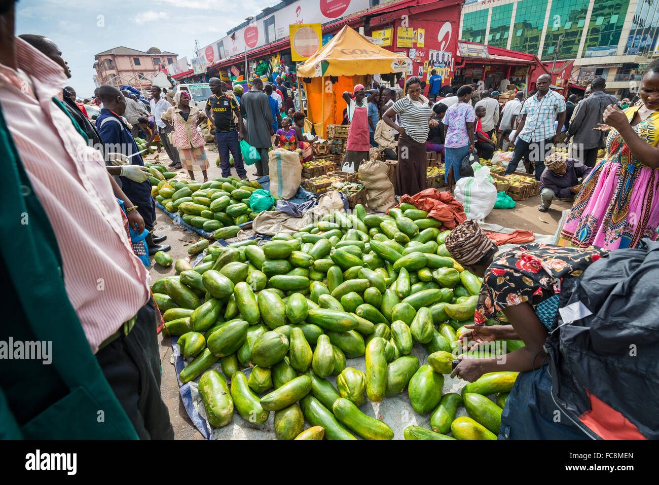 street scene at a market in Kampala, Uganda Stock Photo - Alamy