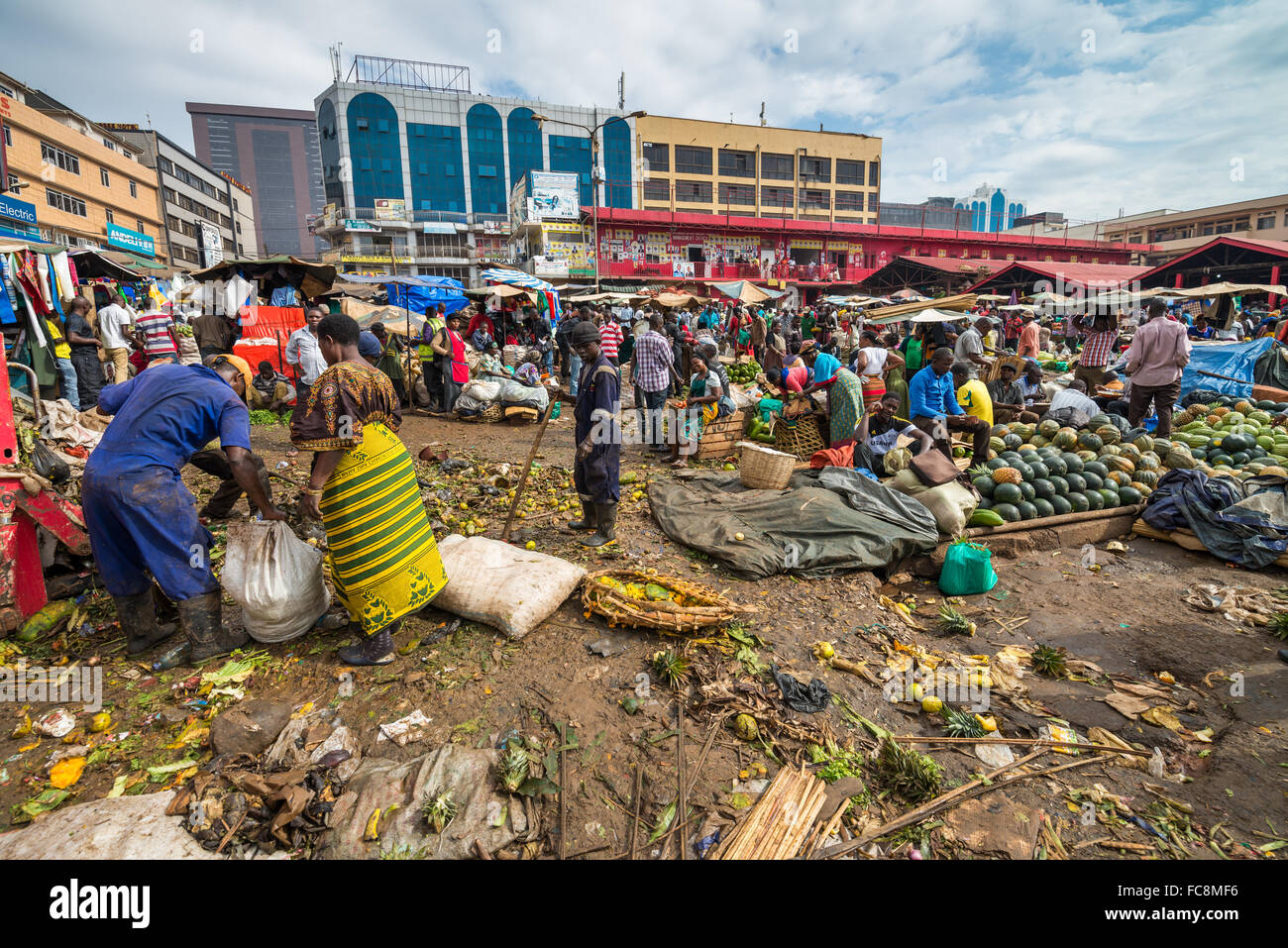 street scene at a market in Kampala, Uganda Stock Photo - Alamy