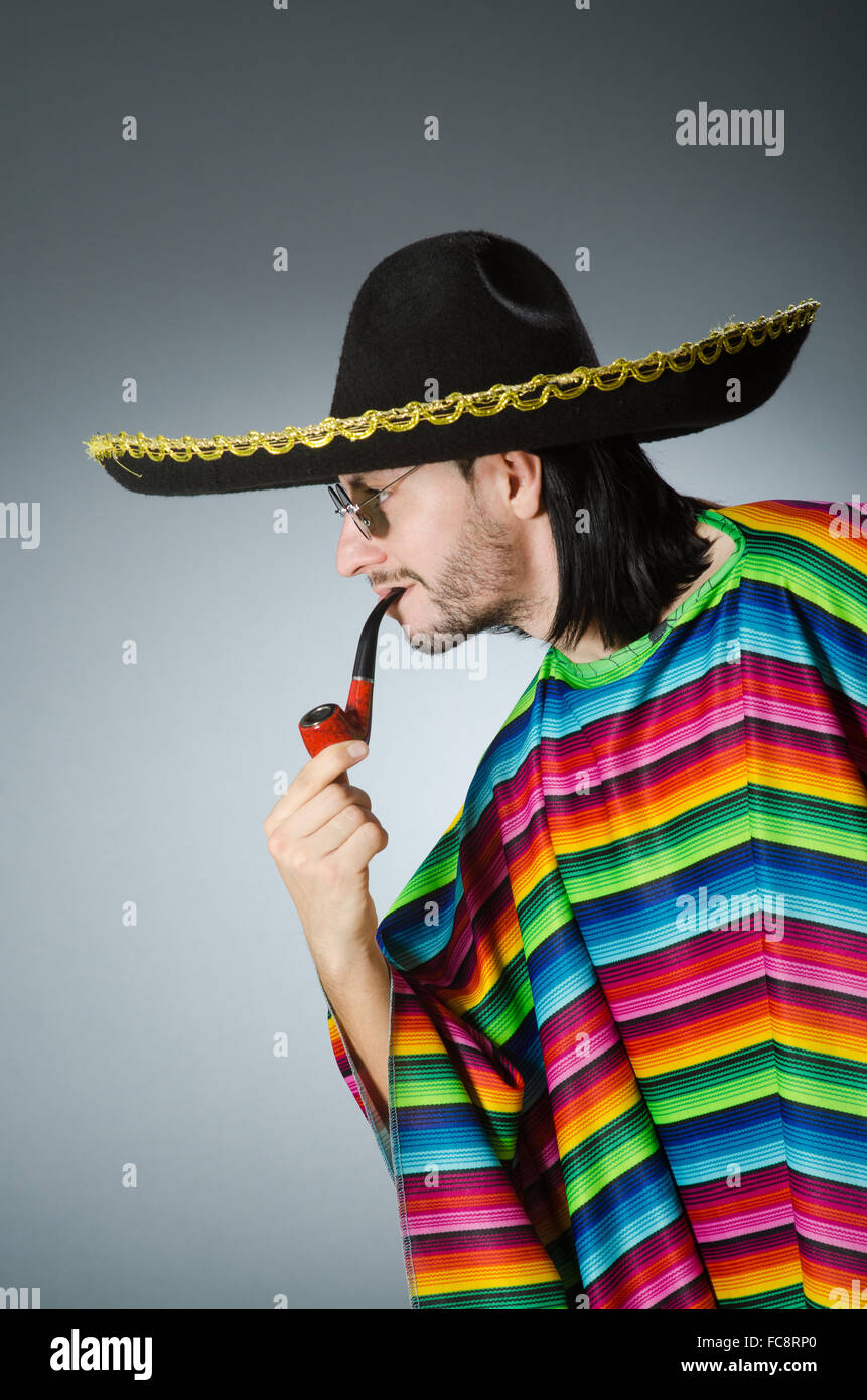 Mexican smoking pipe wearing sombrero Stock Photo - Alamy