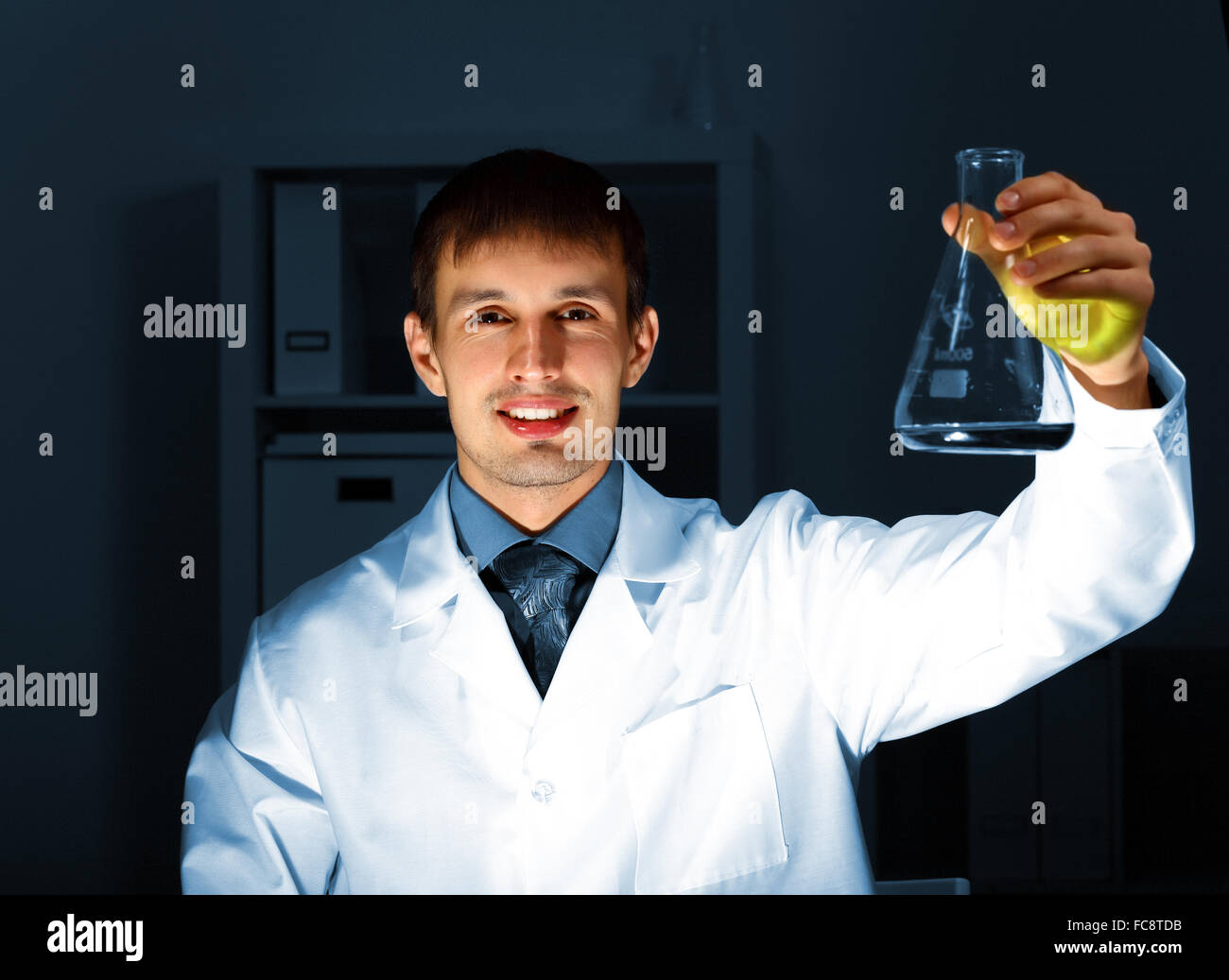 Chemist uniform hi-res stock photography and images - Alamy