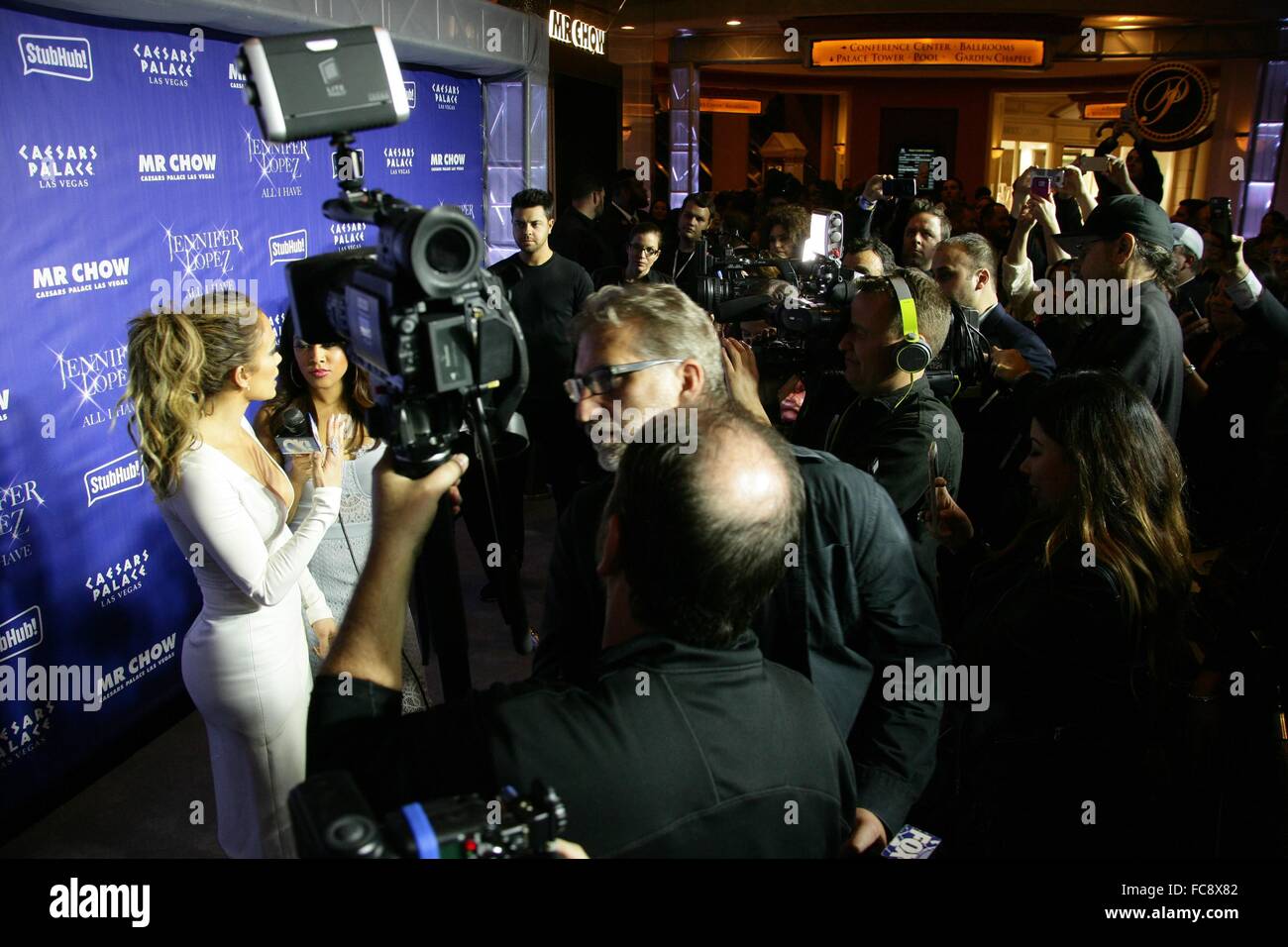 Jennifer lopez fans hi-res stock photography and images - Alamy