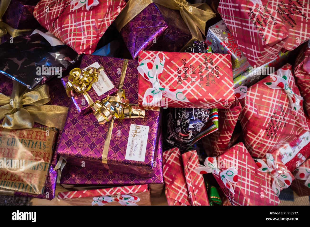 Wrapped christmas presents hi-res stock photography and images - Alamy