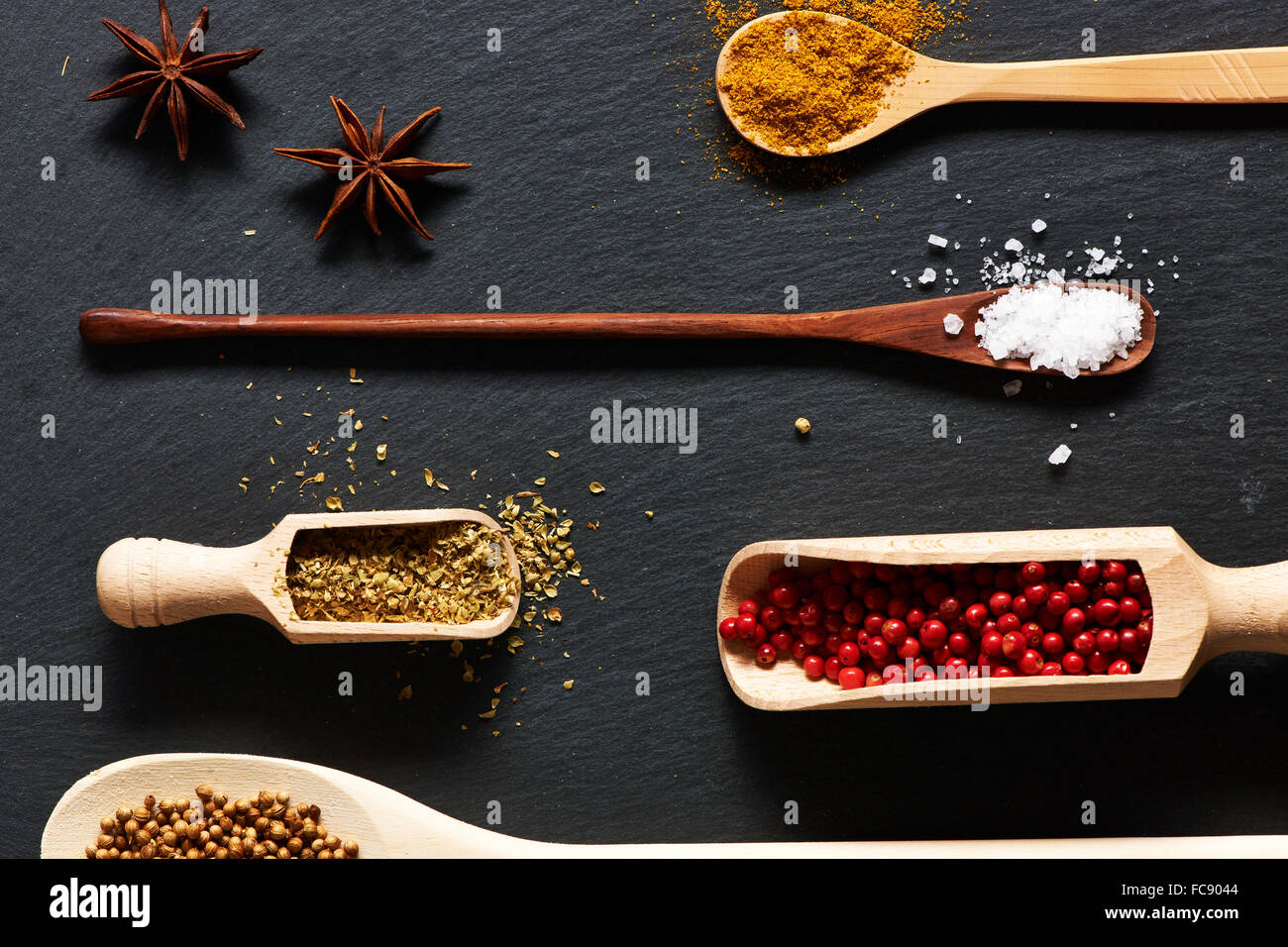 Spices in wooden utensils Stock Photo - Alamy