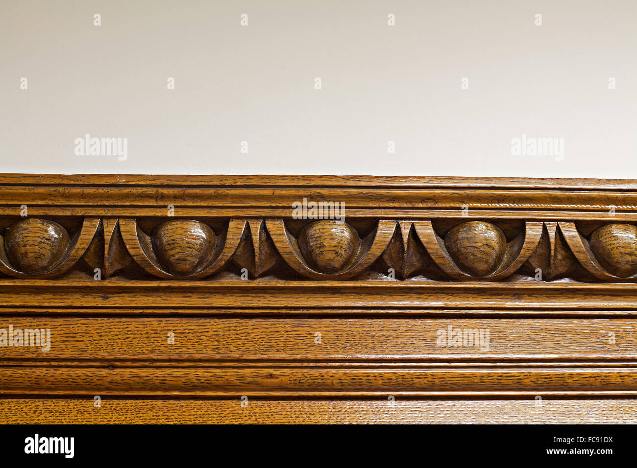 Oak paneling hi-res stock photography and images - Alamy