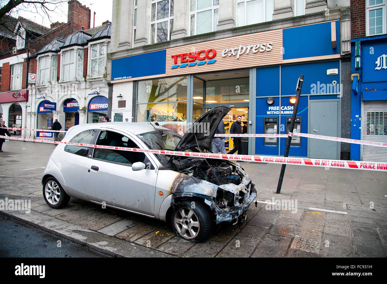 221 london bus hi-res stock photography and images - Alamy