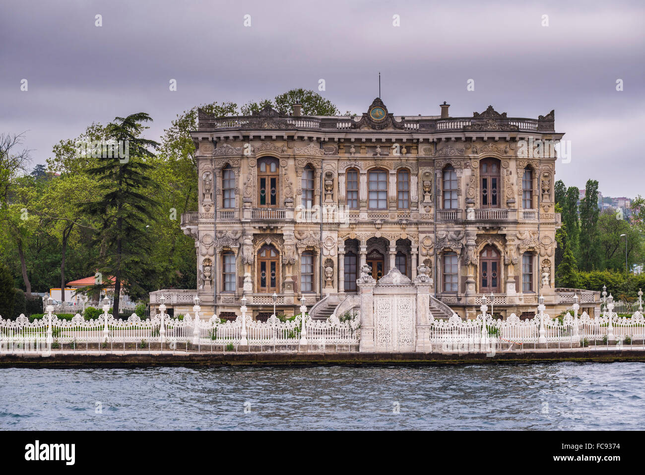 Kucuksu Palace (Kucuksu Pavilion) (Goksu Pavilion), Istanbul, Turkey ...