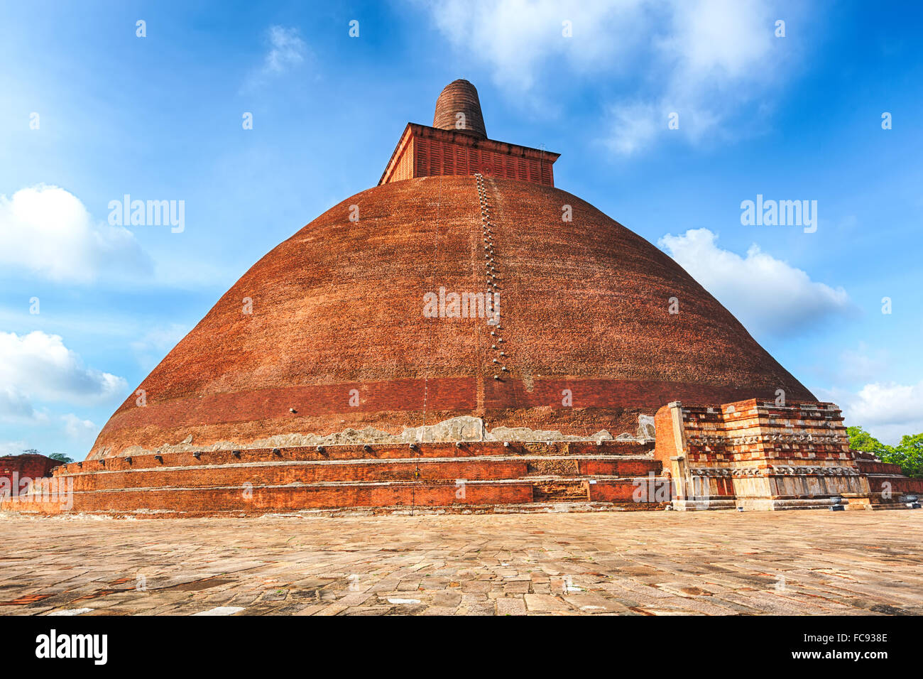 Jetavanaramaya hi-res stock photography and images - Alamy
