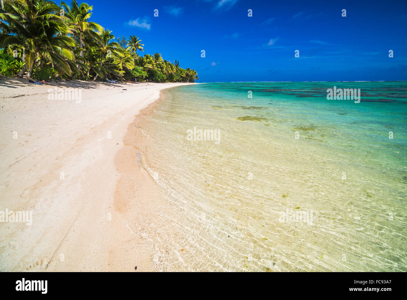 Beach at Titikaveka, Rarotonga, Cook Islands, South Pacific Ocean ...