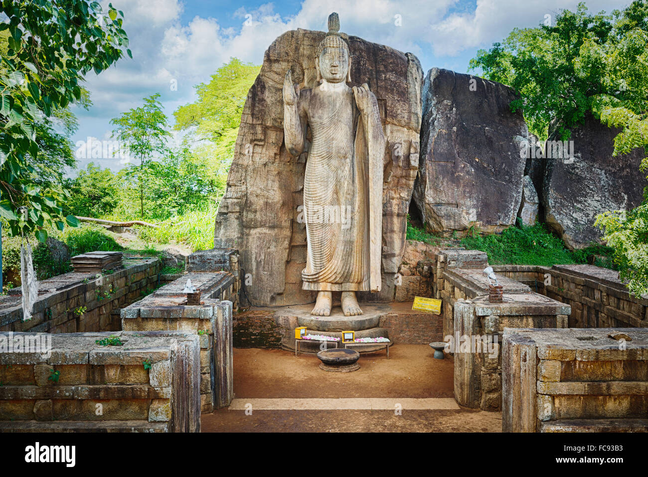 Avukana Buddha Statue Stock Photo - Alamy
