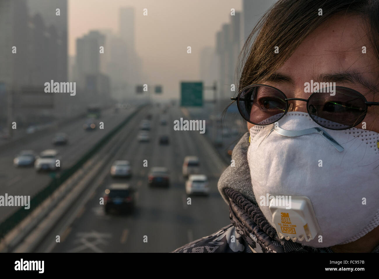 girl wearing mask in a hazy day Stock Photo - Alamy