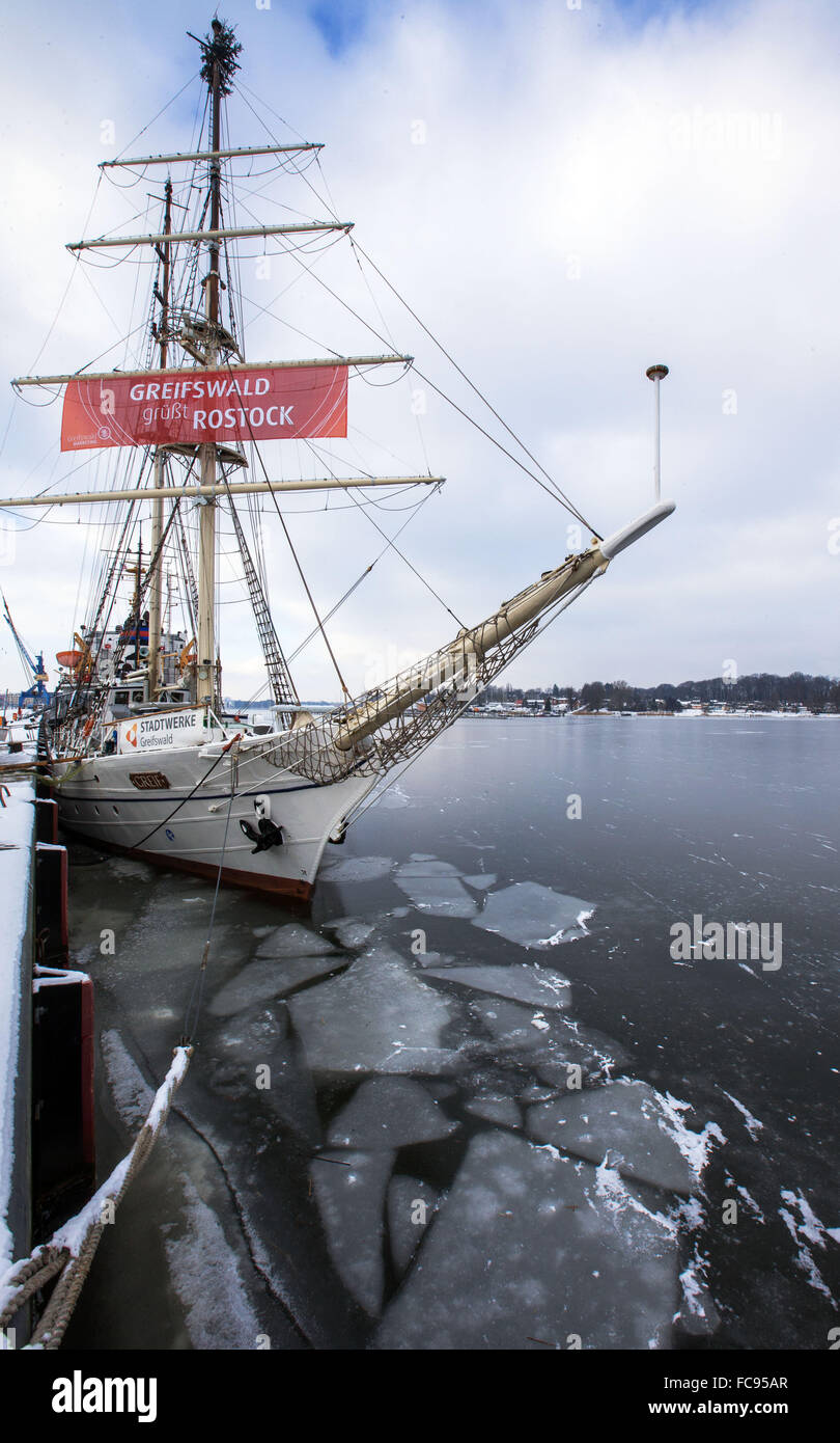 Ship Stuck In Ice High Resolution Stock Photography and Images - Alamy
