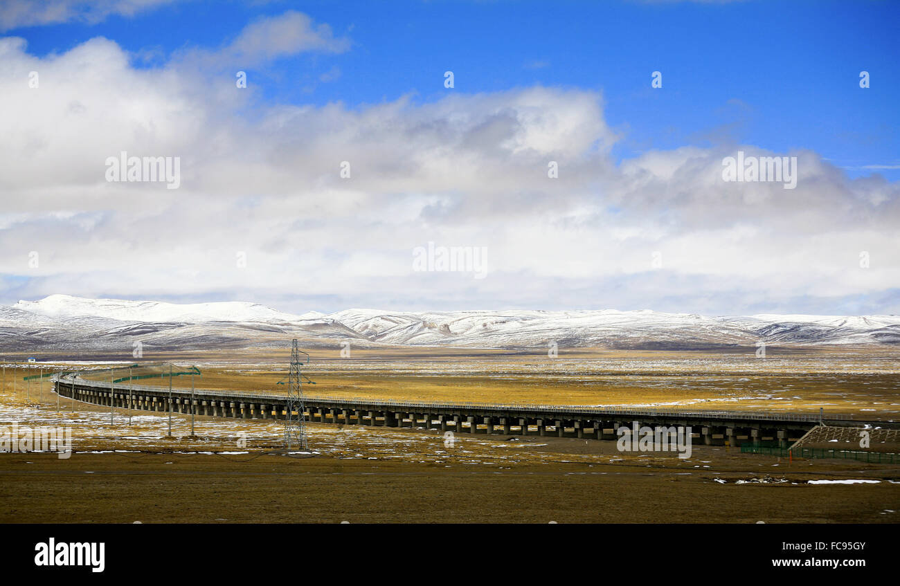 Qinghai Tibet Road Stock Photo - Alamy