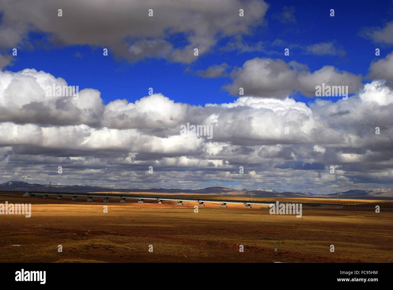 Qinghai Tibet Road Stock Photo - Alamy