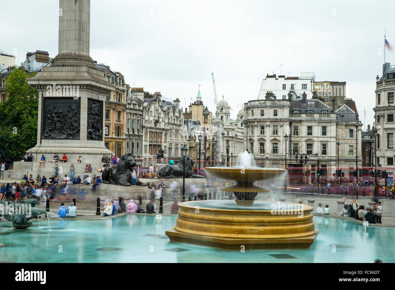 Water fountains trafalgar square hi-res stock photography and images ...