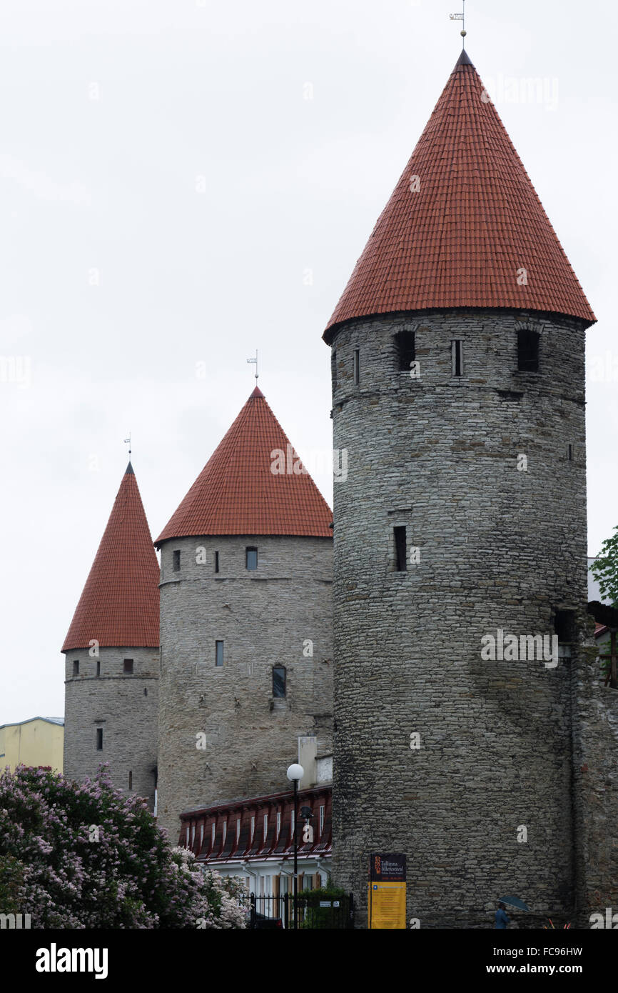 Round towers medieval hi-res stock photography and images - Alamy