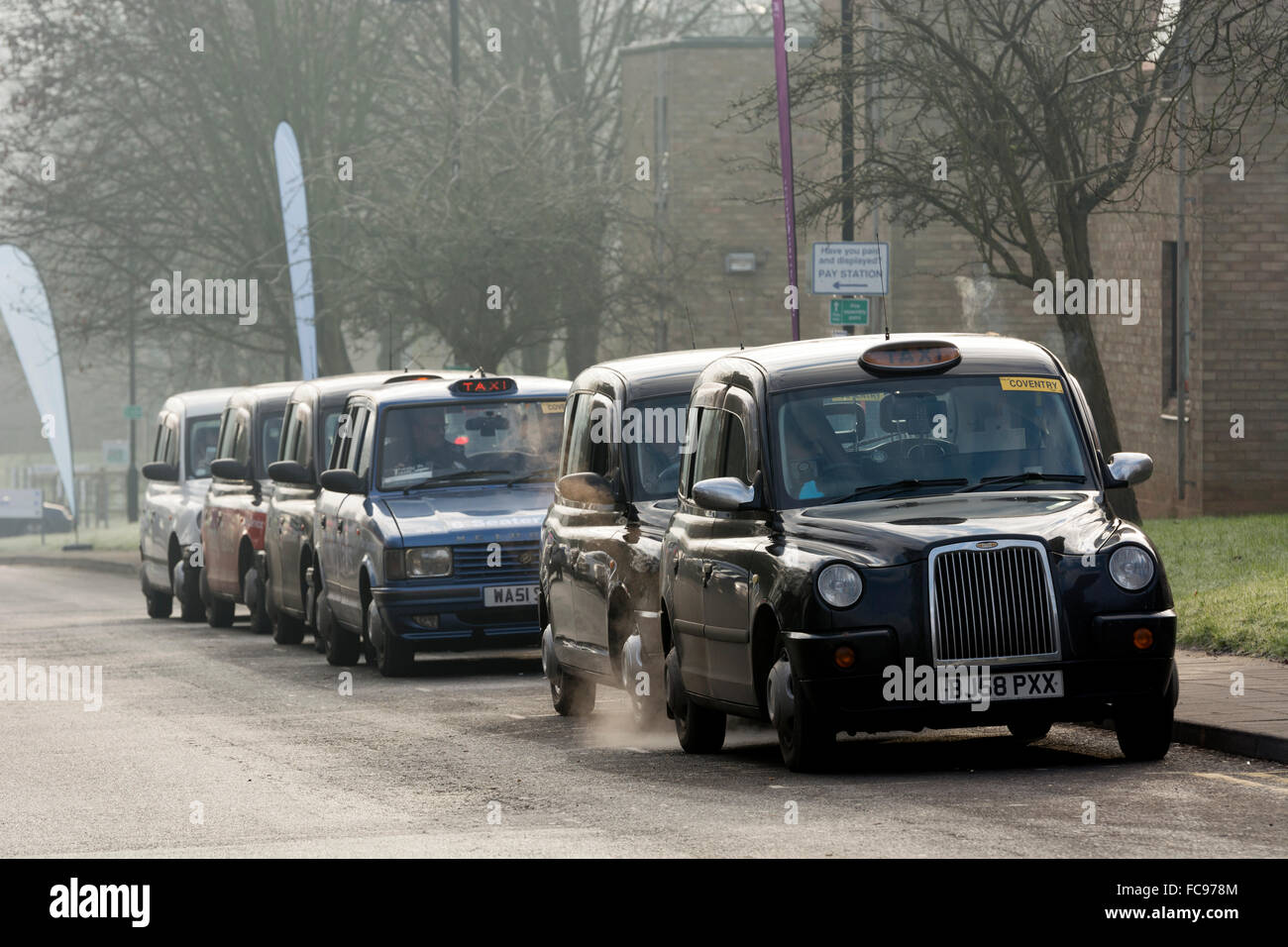 Uk taxis hi-res stock photography and images - Alamy