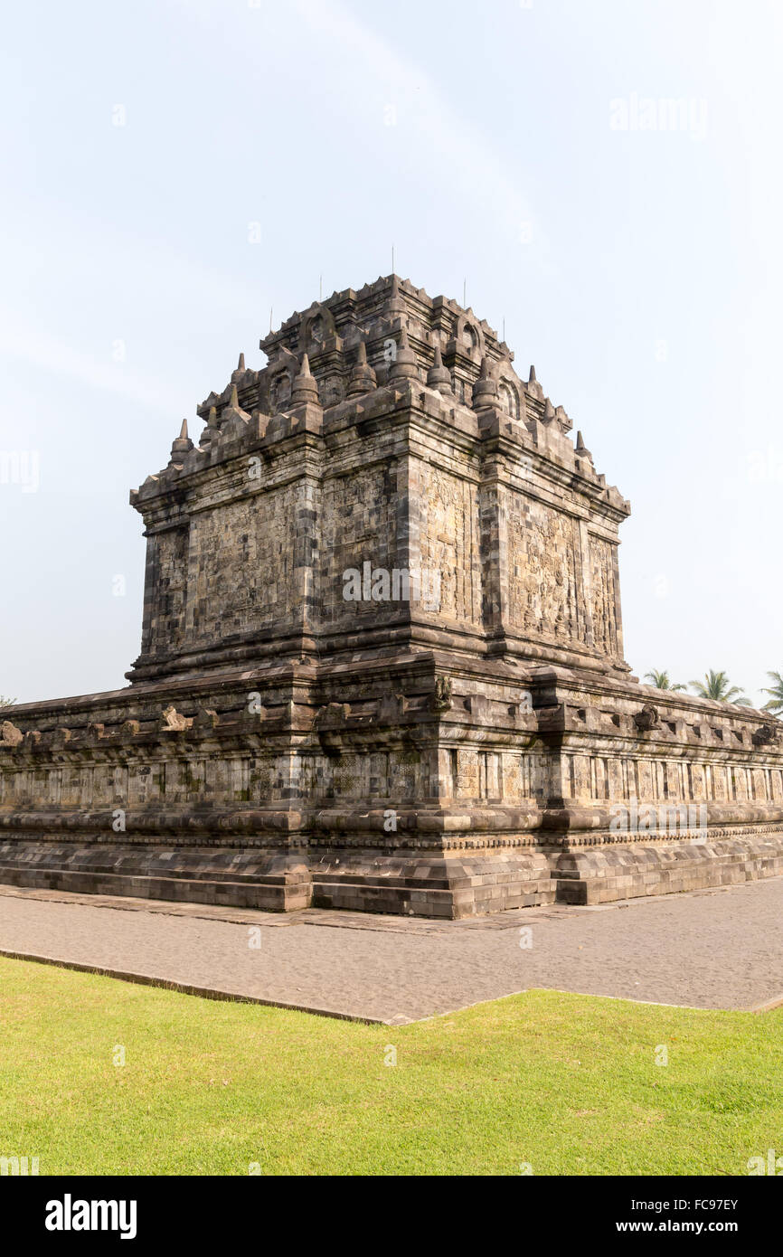 Mendut Buddhist temple, in Mendut village Stock Photo - Alamy