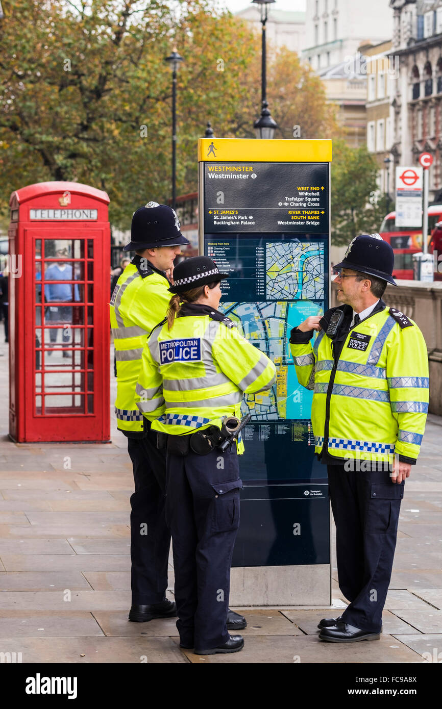 Met police officers hi-res stock photography and images - Alamy