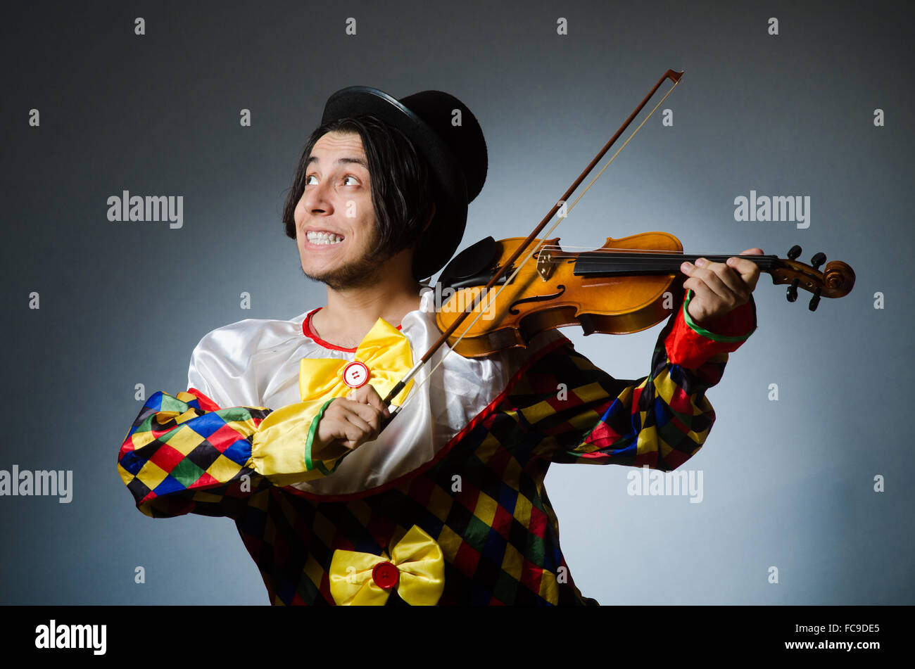 Funny violin clown player in musical concept Stock Photo - Alamy