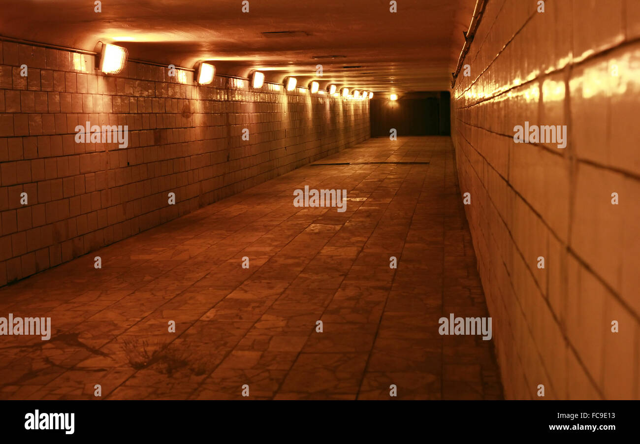 Two way tunnel traffic hi-res stock photography and images - Alamy