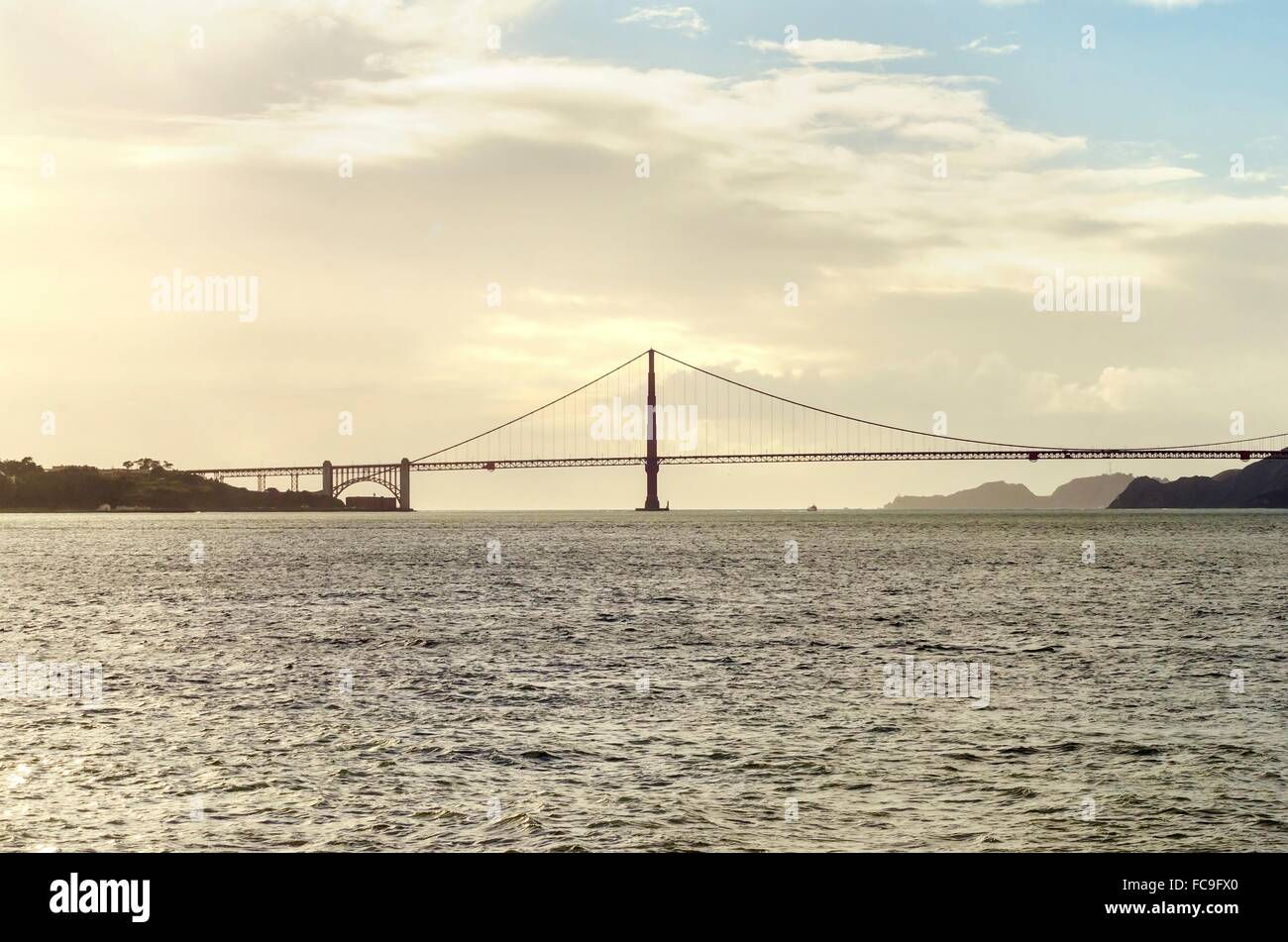A side view of the famous San Francisco Golden Gate Bridge in ...