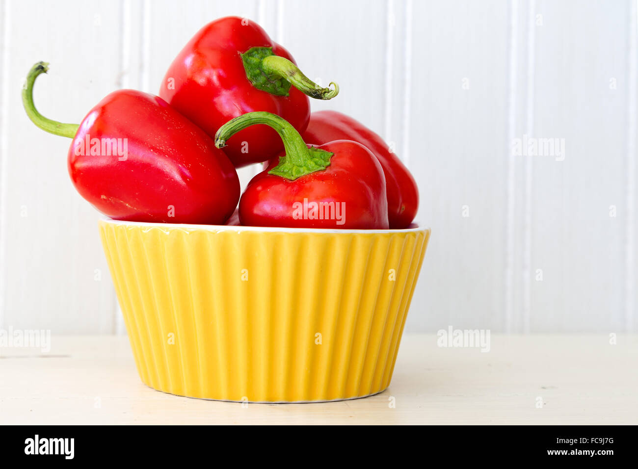 Little red ripe plant hi-res stock photography and images - Alamy