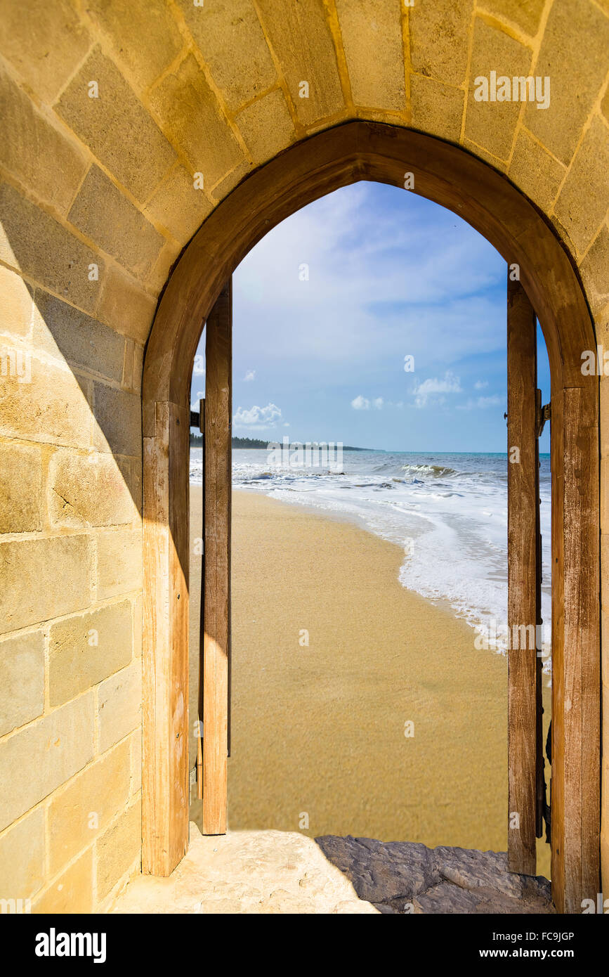 door open sea Stock Photo - Alamy