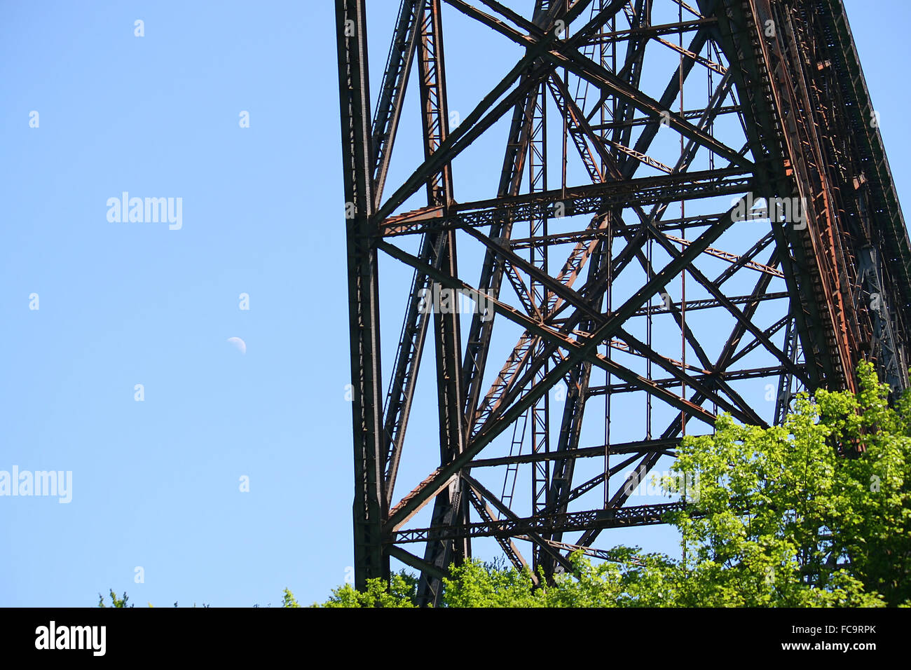Pillar of bridge hi-res stock photography and images - Alamy