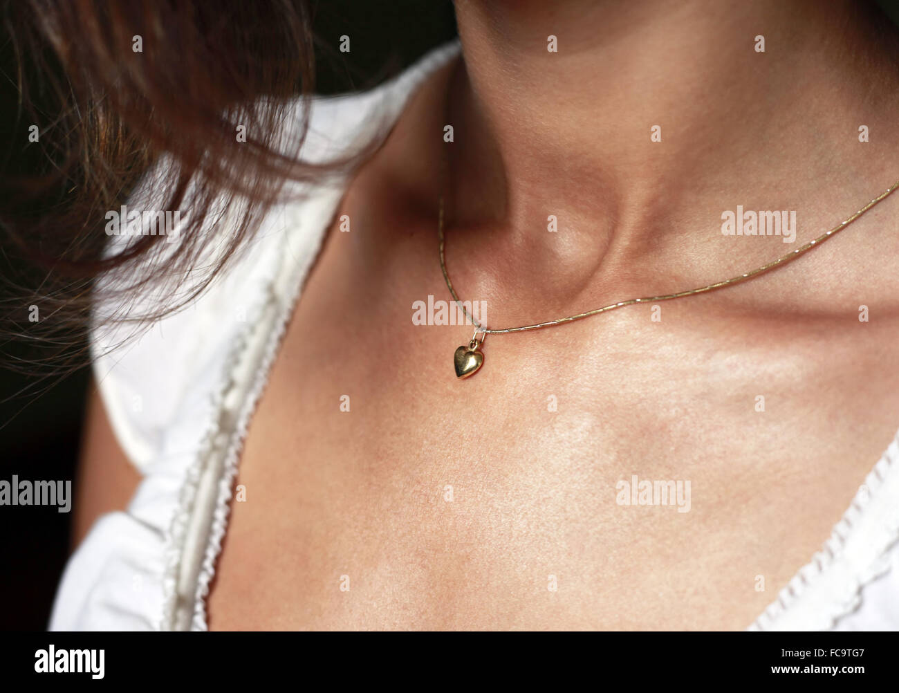Female neck with a chain Stock Photo - Alamy
