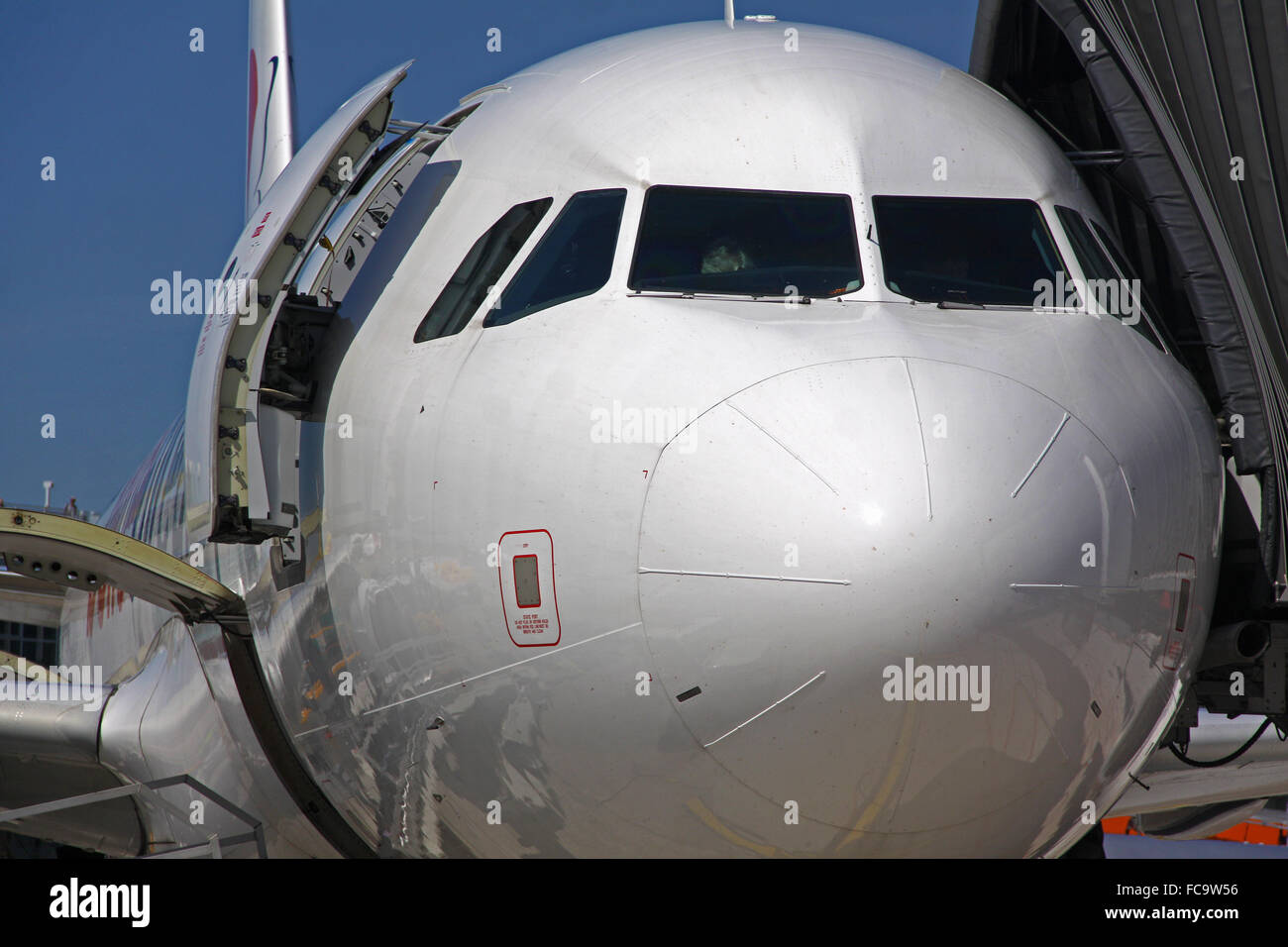 Boeing 787 front hi-res stock photography and images - Alamy