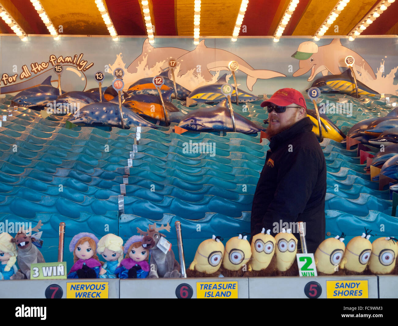 Fun and games on Brighton Pier Stock Photo - Alamy
