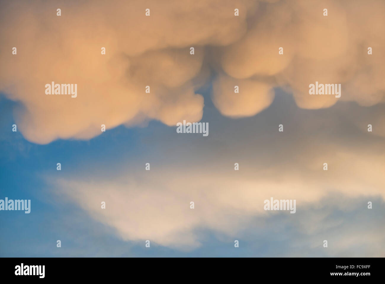 Cumulonimbus Clouds England Stock Photos & Cumulonimbus Clouds England ...