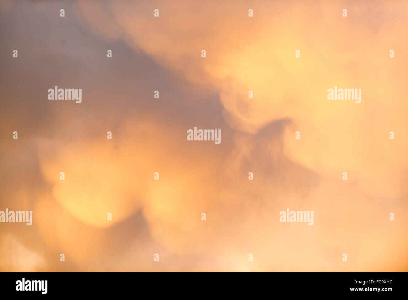 Mammato clouds hi-res stock photography and images - Alamy