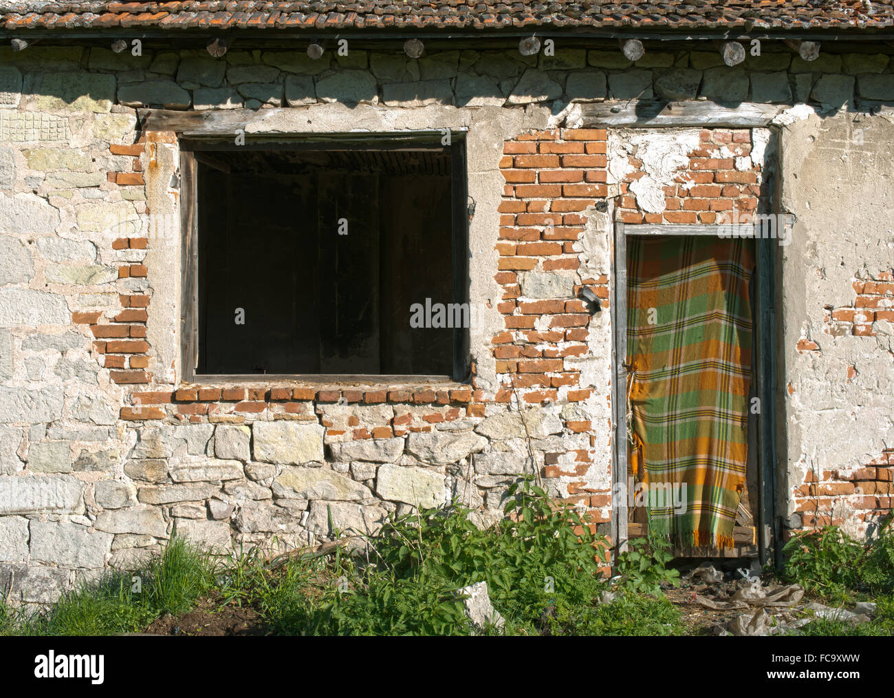 Old ruined house Stock Photo - Alamy