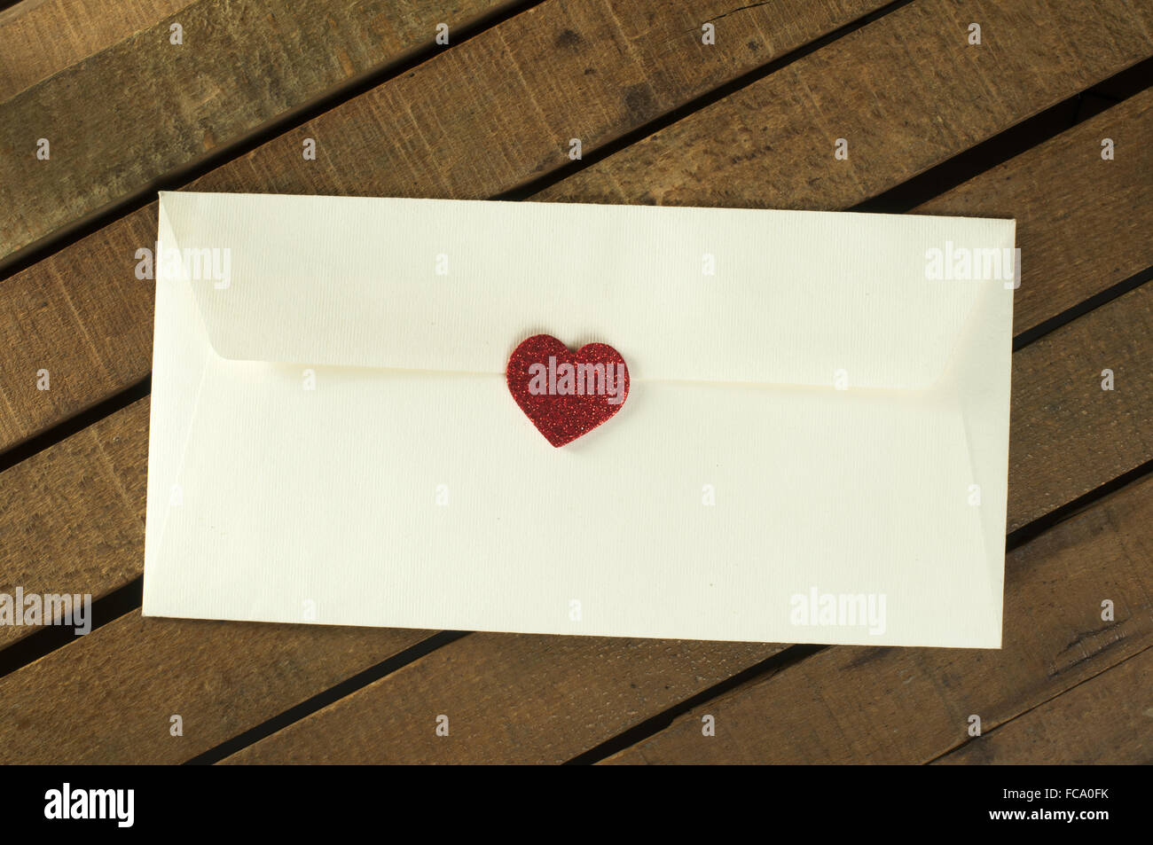 White envelope red symbol hi-res stock photography and images - Alamy