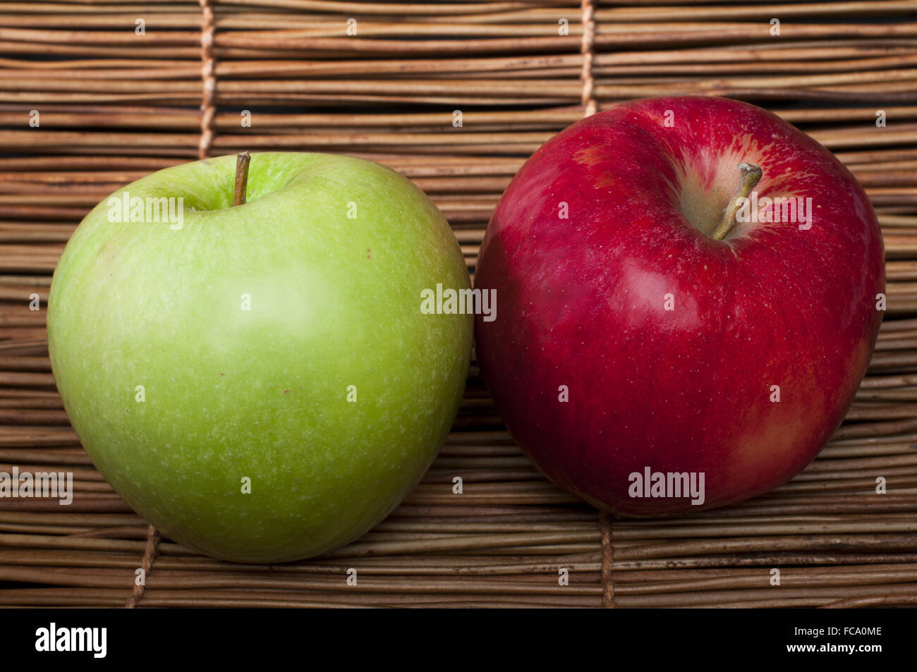 Red and green apples Stock Photo - Alamy