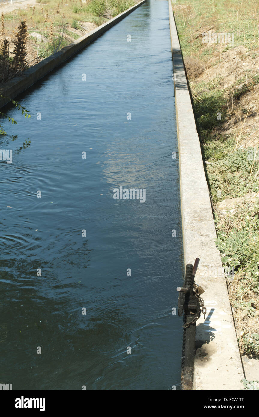 Western irrigation canal hi-res stock photography and images - Alamy