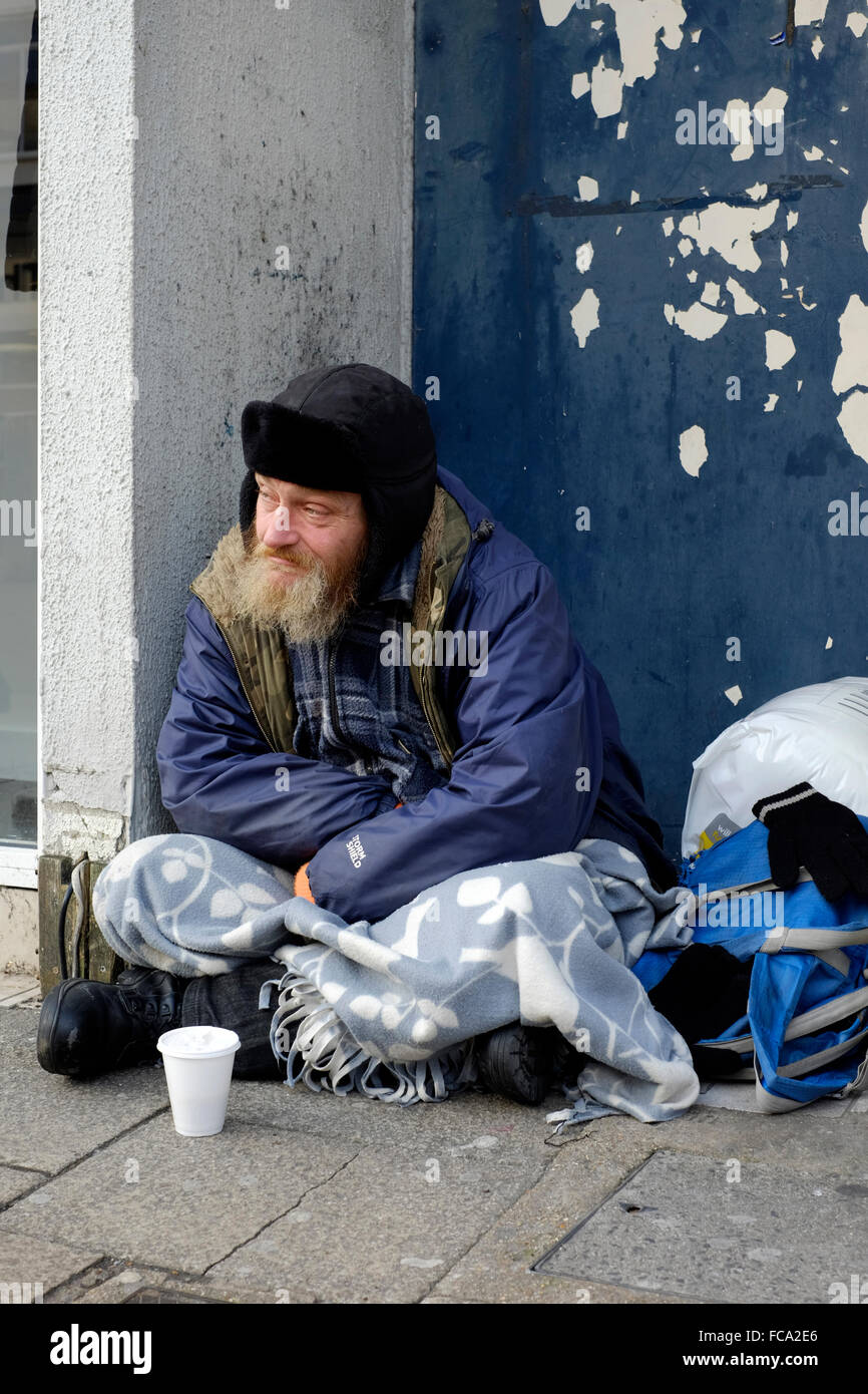 Homeless older man begging in hi-res stock photography and images - Alamy