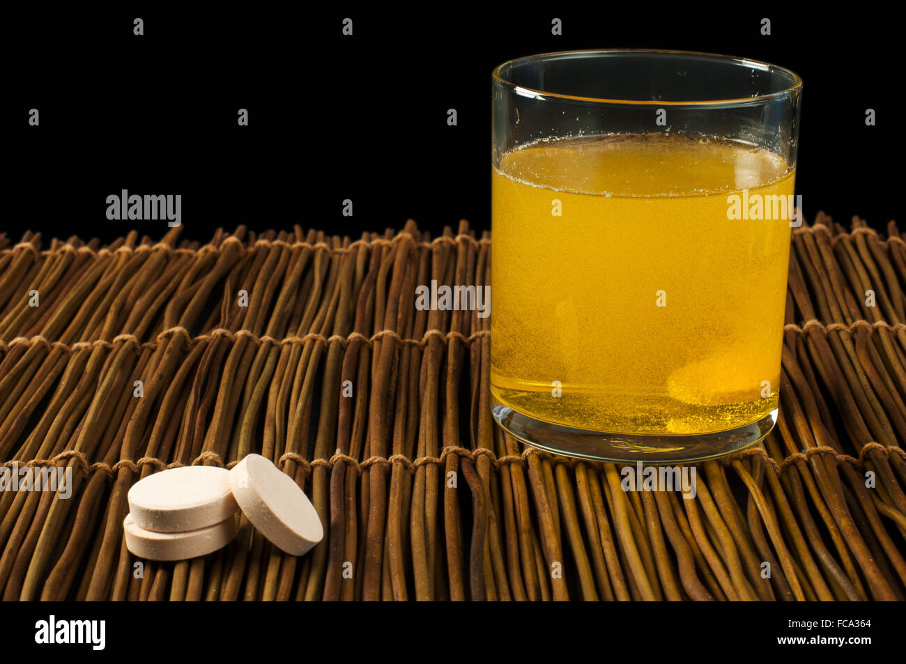 Effervescent soluble tablet pills glass hi-res stock photography and ...
