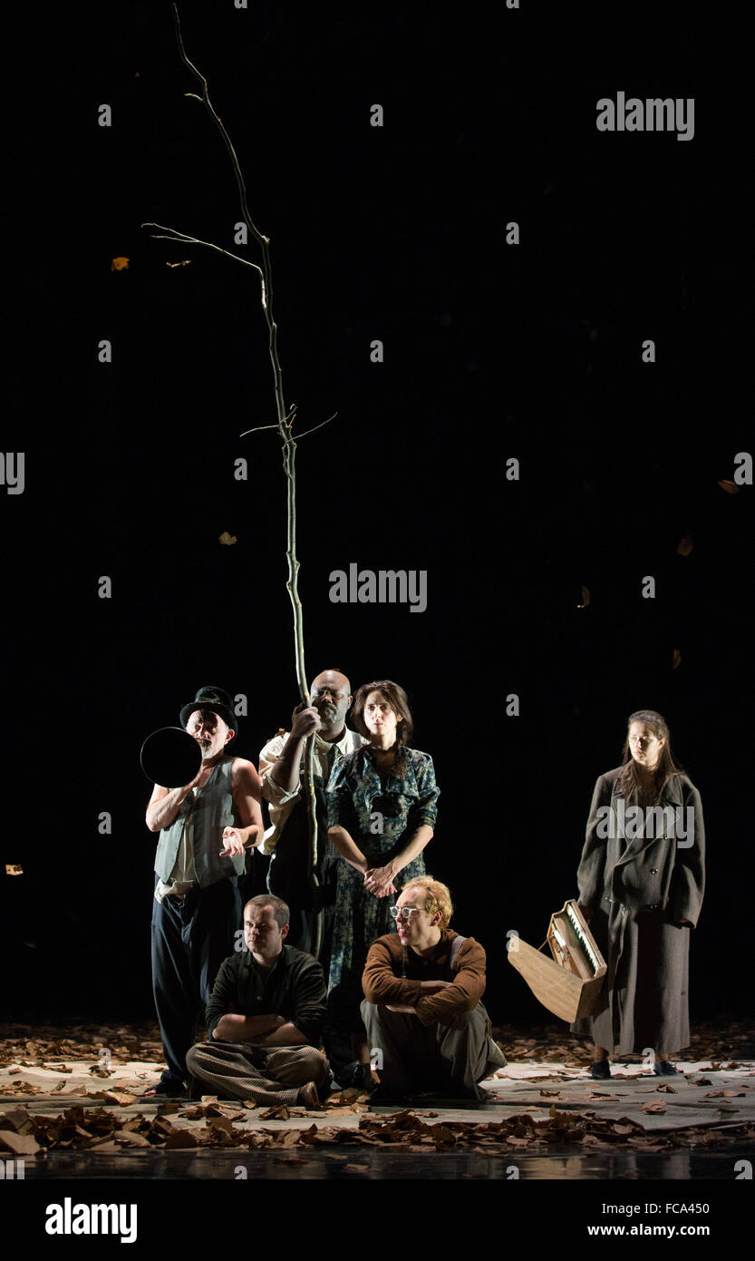Hamburg, Germany. 21st Jan, 2016. Actors (l-r) Bert Luppes (Jim Casy ...