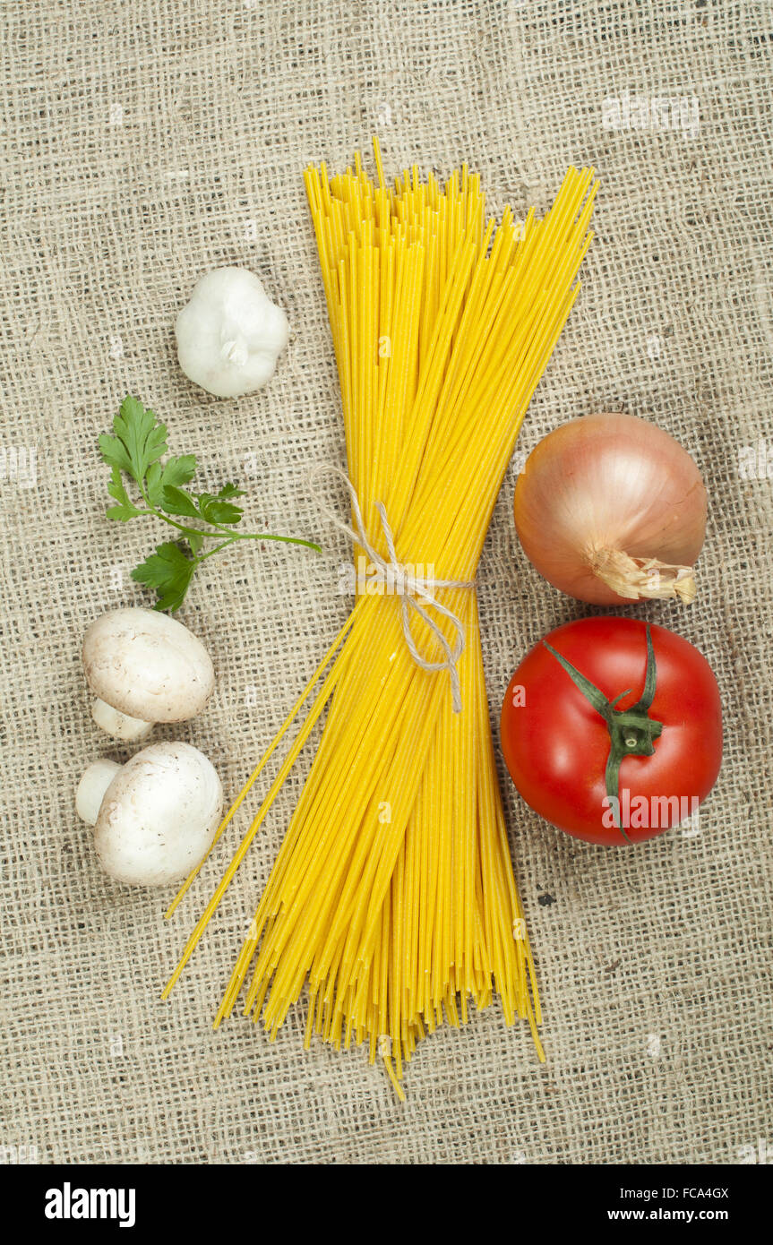 Bundle of spaghetti Stock Photo - Alamy
