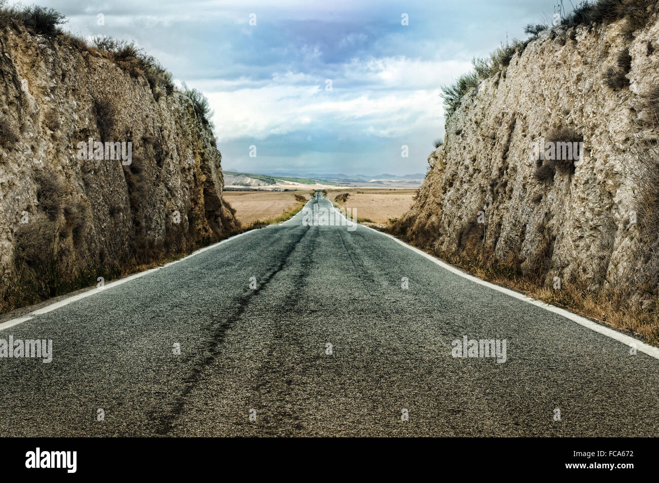 Old dramatic asphalt road hi-res stock photography and images - Alamy
