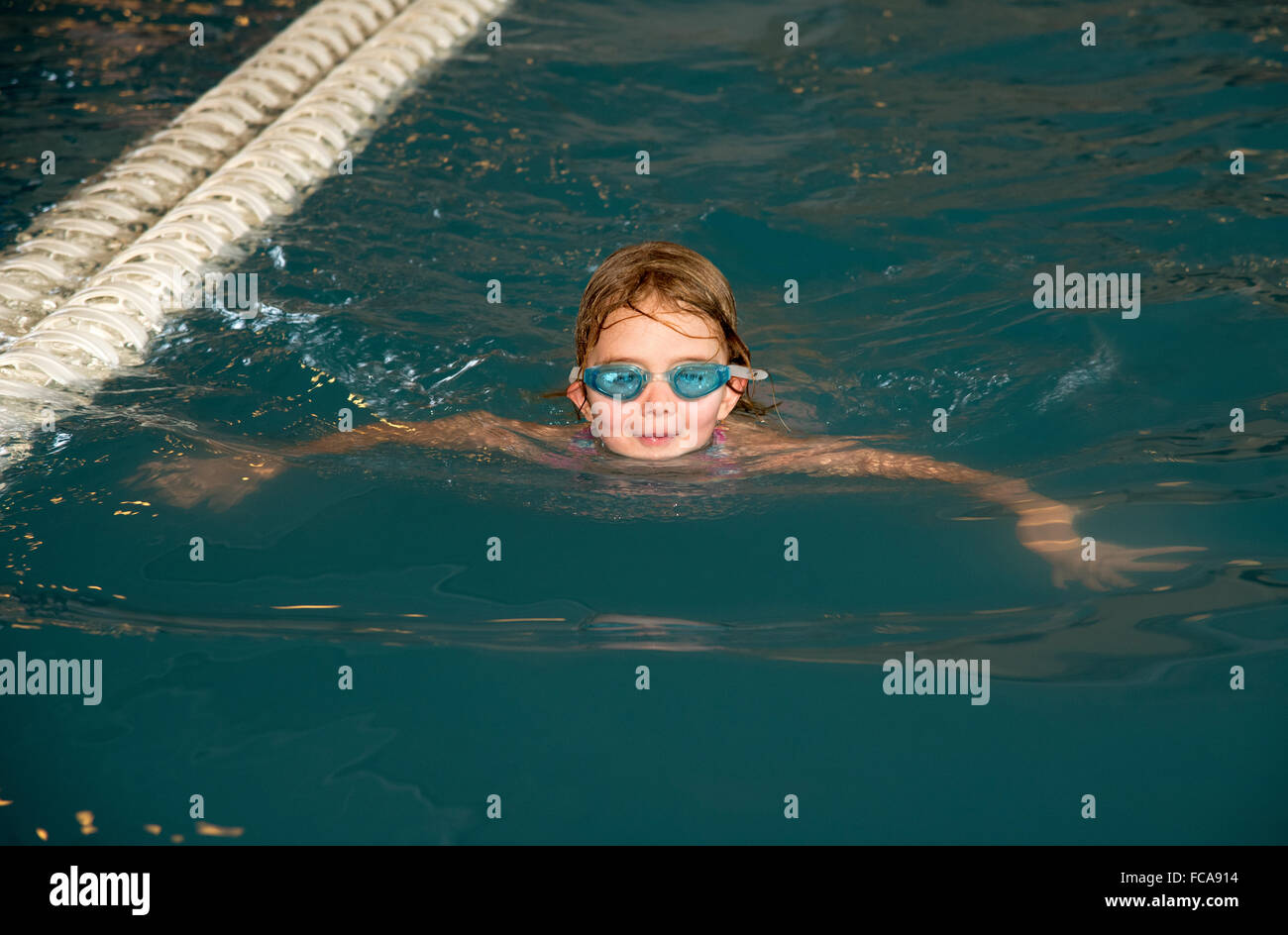 Kids learning to swim hi-res stock photography and images - Alamy