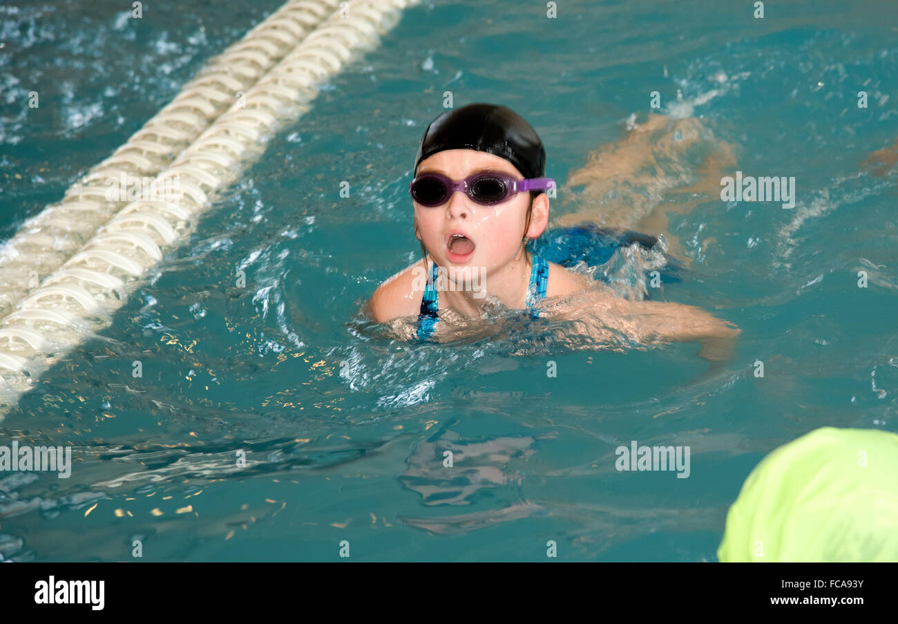 Kids learning to swim hi-res stock photography and images - Alamy