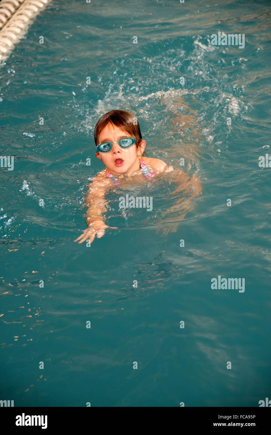 Kids learning to swim hi-res stock photography and images - Alamy