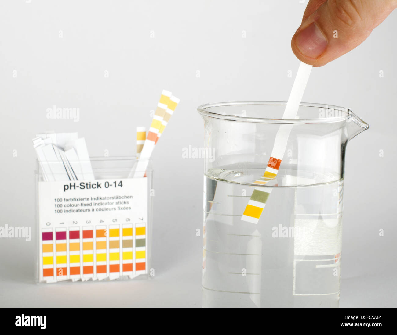 Litmus acid test hi-res stock photography and images - Alamy